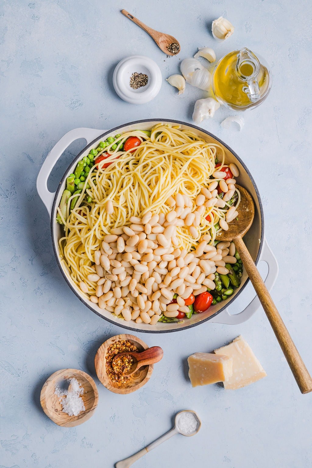 Simple Summertime Vegetable Pasta with White Beans - Hannah Magee RD