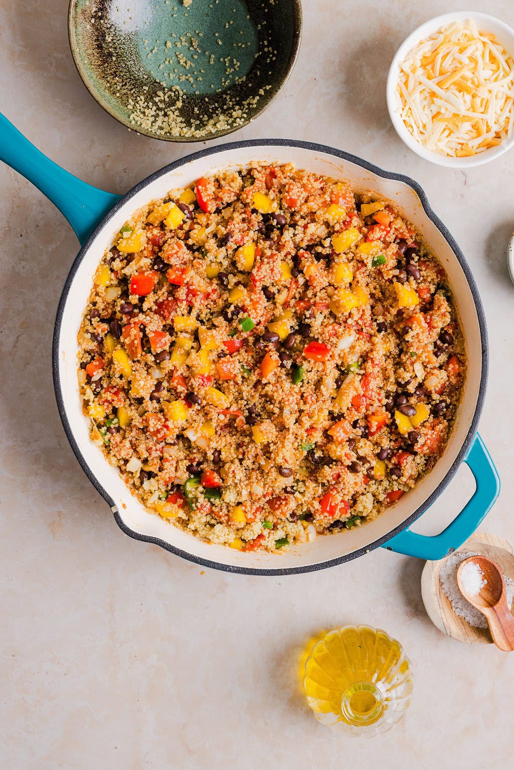Cheesy Quinoa & Black Bean Taco Skillet (Vegetarian) - Hannah Magee RD